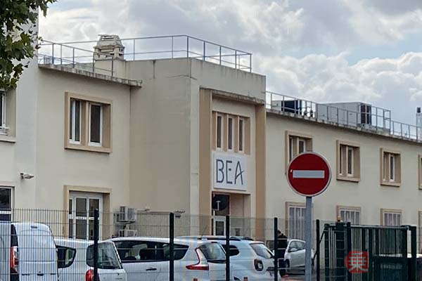 航空ファンの珍聖地 「BEA（仏・航空事故調査局）の建物」を実見 超ギャップ萌えで伝説に | ニコニコニュース