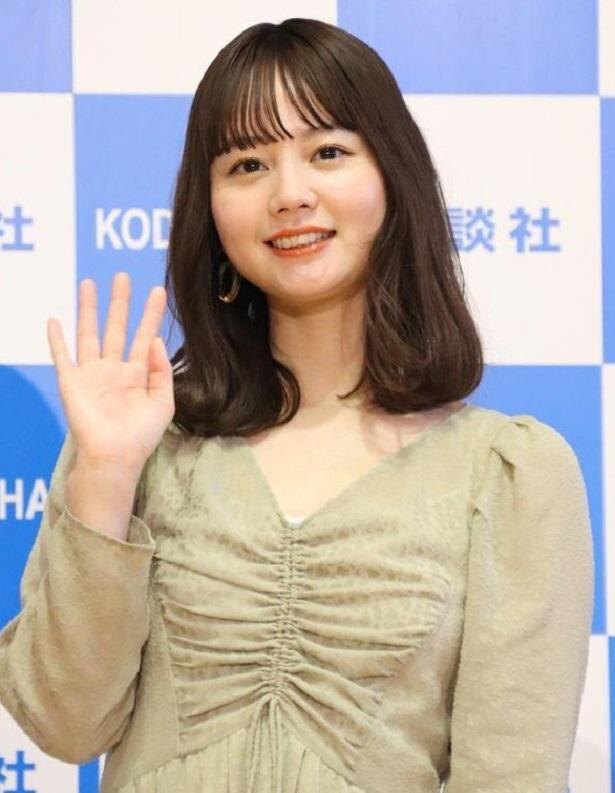 NANAMI、白色水着で常夏の海を独り占め！ファンから「NANAMIちゃんも空も綺麗」「今日もとっても美人さん」の声 | ニコニコニュース