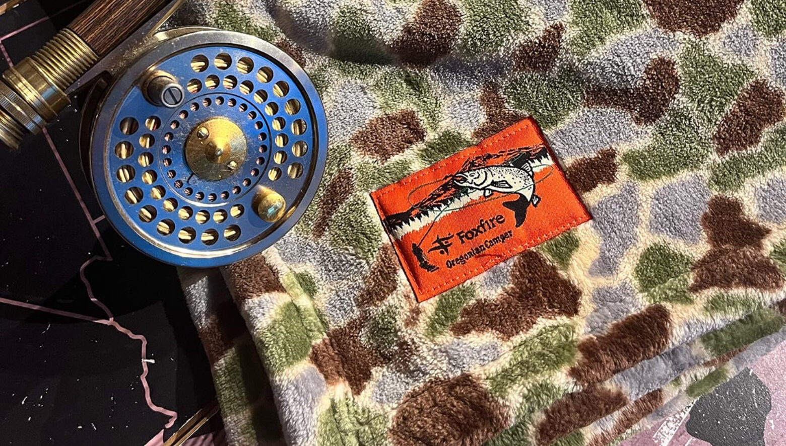 ステルス機能搭載のブランケット⁉︎ オレゴニアンキャンパーの難燃ブランケットに、魚眼カモをオン！ | ニコニコニュース