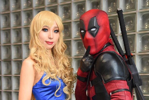 『アイアンマン』ヒロイン＆『デッドプール』のコスプレイヤー「ポージングもしっかり練習してきました」 | ニコニコニュース