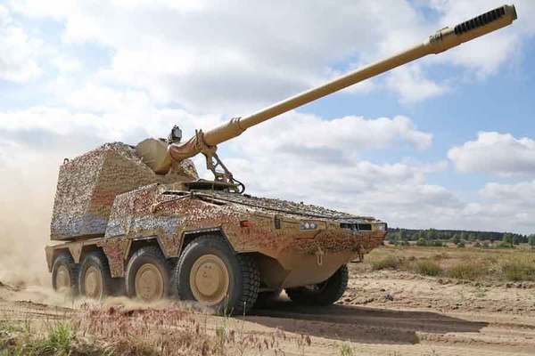 砲塔のなか無人!? 巨大タイヤ式自走砲「RCH155」ウクライナ導入へ KMW | ニコニコニュース