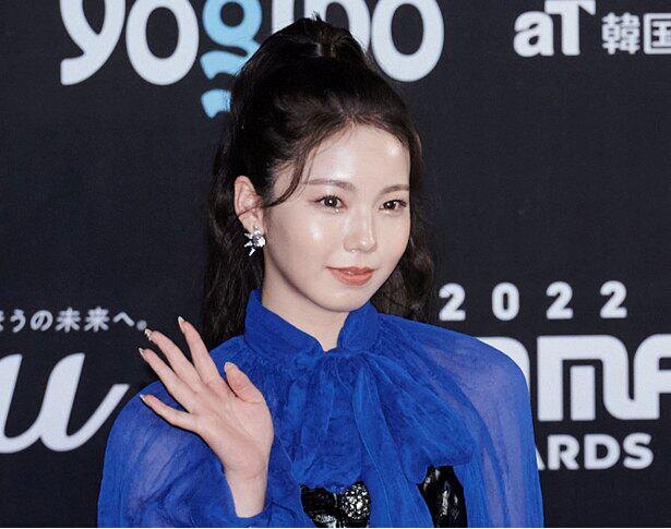 NiziUのアヤカ、リオ＆マヤとのそっくり“白玉姫”3ショットに「なんて美人な三姉妹」「透明感エグいて！」と反響 | ニコニコニュース