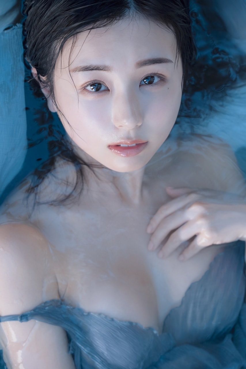 SNSのフェチ天使・くりえみ、新ステージに挑む！ 女性も憧れる美ボディの写真集発売 | ニコニコニュース
