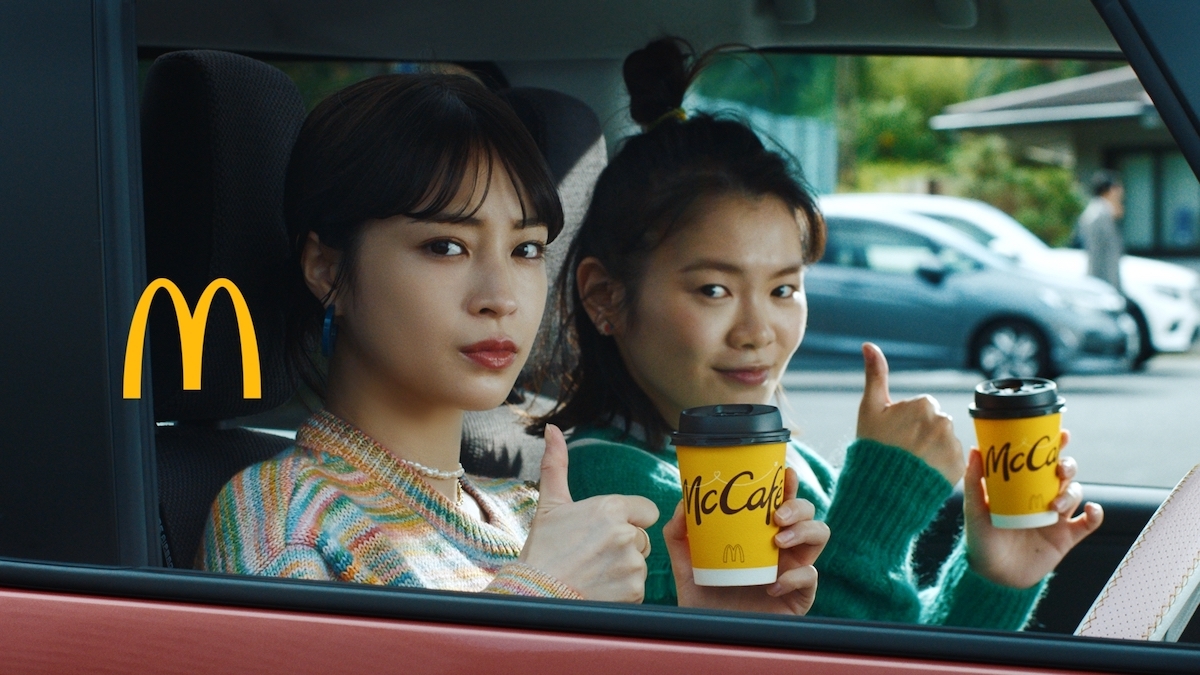 広瀬すず、親友・富田望生とドライブスルーでマクドナルドのカフェラテ&キャラメルラテを堪能 ラテの魅力を届けるCM出演決 | ニコニコニュース