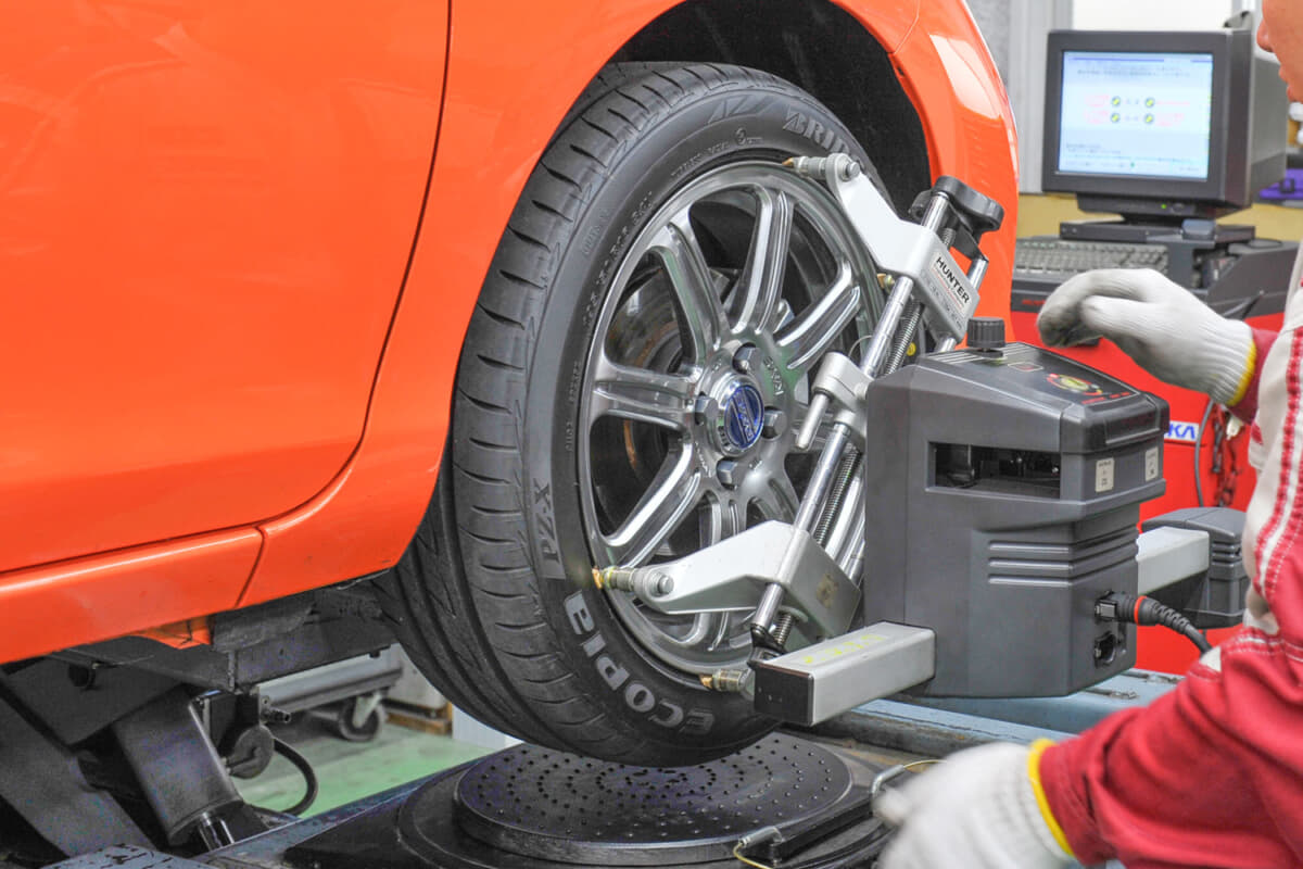 タイヤのアライメント調整とは？ 直進安定だけでなく「燃費」や「タイヤの片減り」にも影響してきます | ニコニコニュース