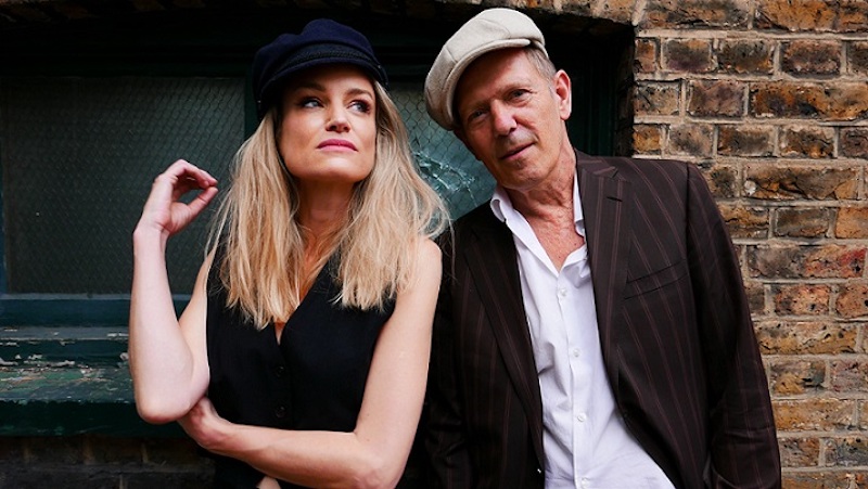 ポール・シムノン×ギャレン・エアーズによるポップ・デュオがデビューALリリース、収録曲「ハシア・アリーバ」MV公開 | ニコニコニュース