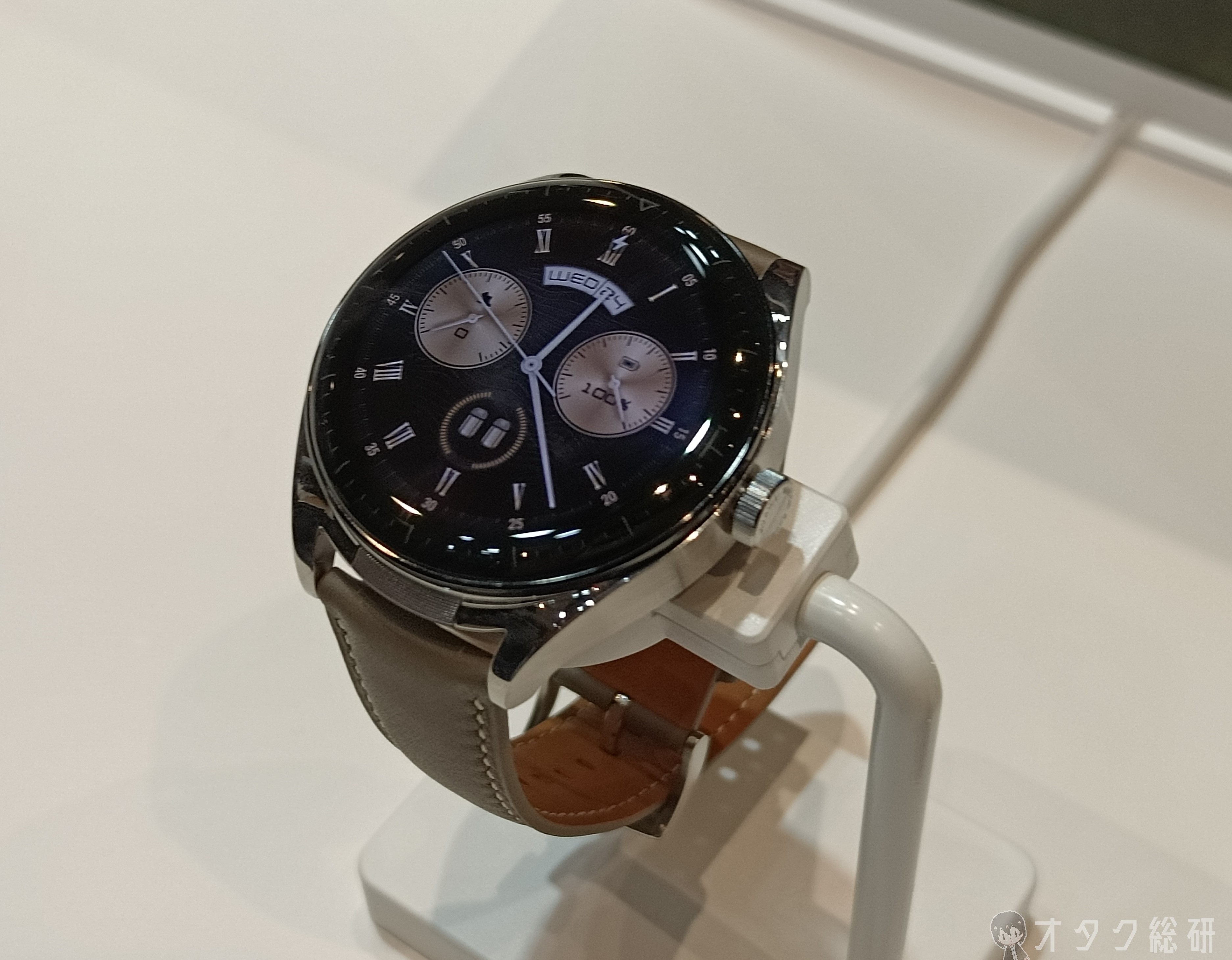 〈体験〉一見普通の腕時計、でも中にイヤホン入ってます。斬新すぎる一人二役のスマートウォッチ「HUAWEI WATCH | ニコニコニュース