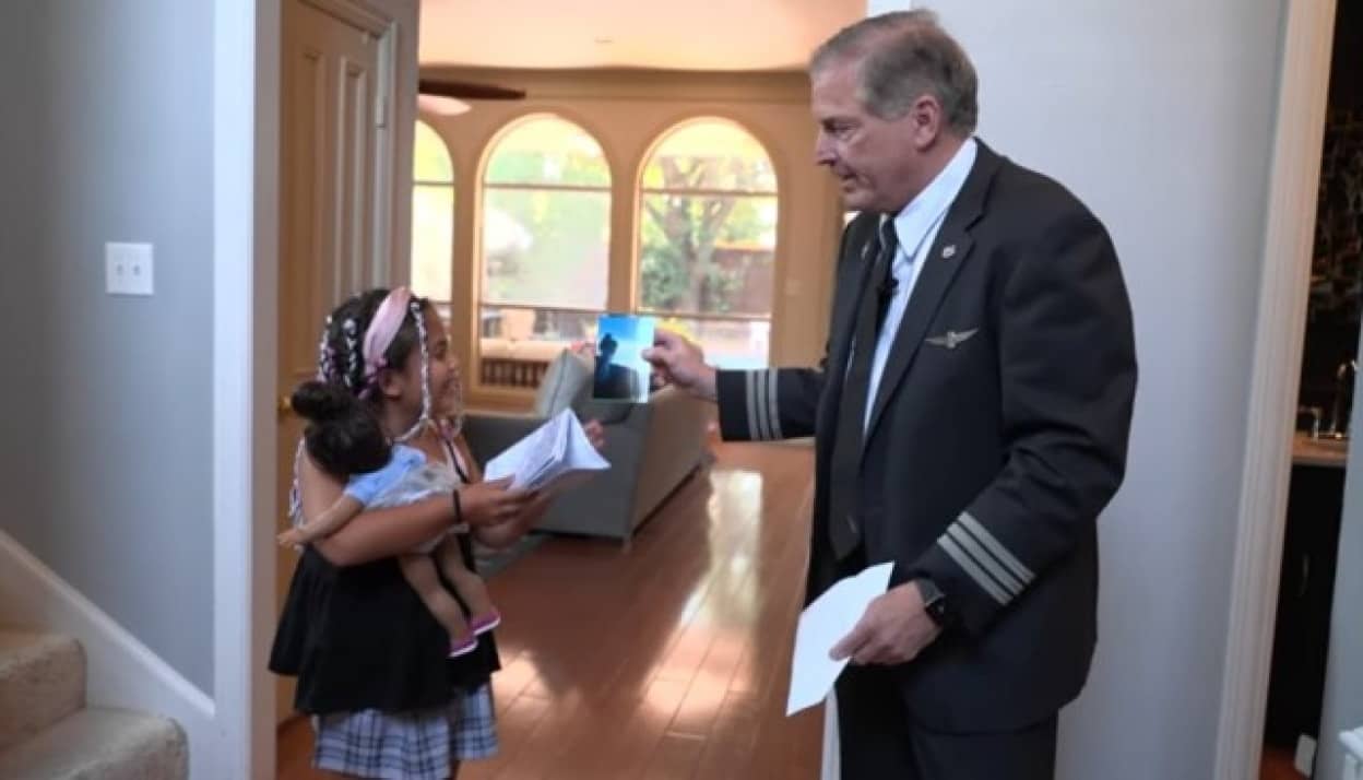 東京で大切な人形を紛失した少女、SNSで知ったパイロットが取りに行き自宅まで届けてくれる | ニコニコニュース