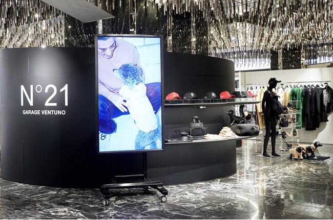 【N21】伊勢丹新宿店にて2023年秋冬のポップアップイベントを開催中 N21xMLBxNEW | ニコニコニュース