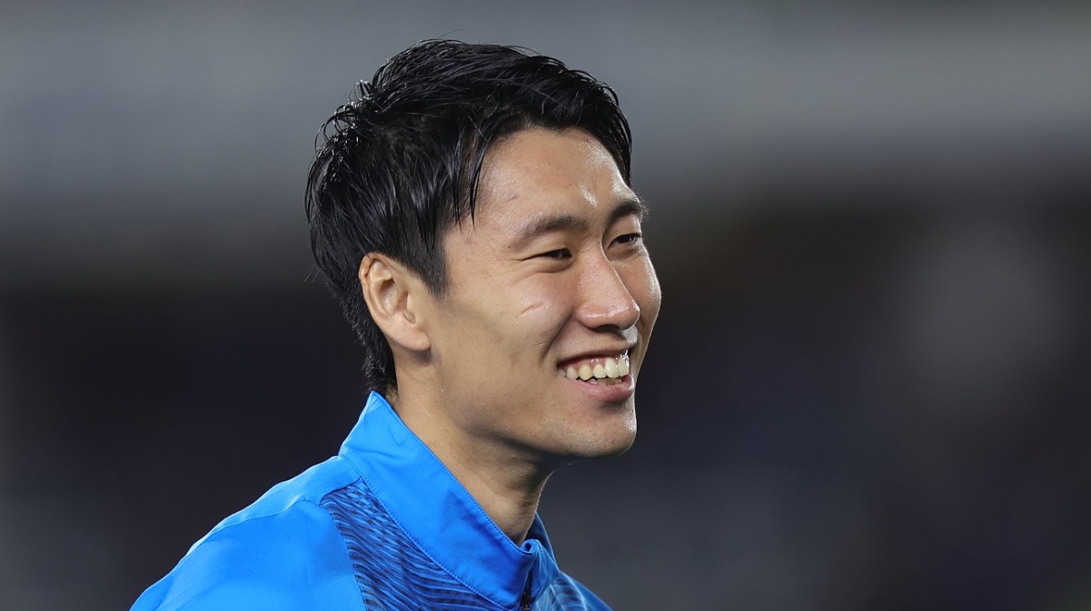 「鎌田大地の解釈は難しい、文化的に閉鎖的」 ラツィオのサッリ監督が言及 | ニコニコニュース