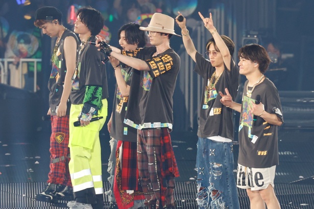 SixTONES 4大ドーム公演「VVS」魂の完走 360度ステージとバンドサウンドで際立つ6人6様のバイブス【ライブ | ニコニコニュース