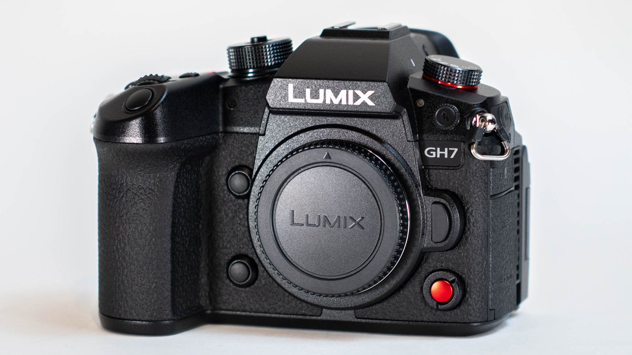 パナソニック、「LUMIX GH7」デビュー。像面位相差AFに加え、動画RAW内部収録と32bit | ニコニコニュース
