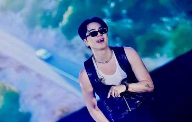 ”その顔は反則”三代目JSB・ØMI、『BEAT AX』ステージ上のショット公開にファン悶絶 | ニコニコニュース