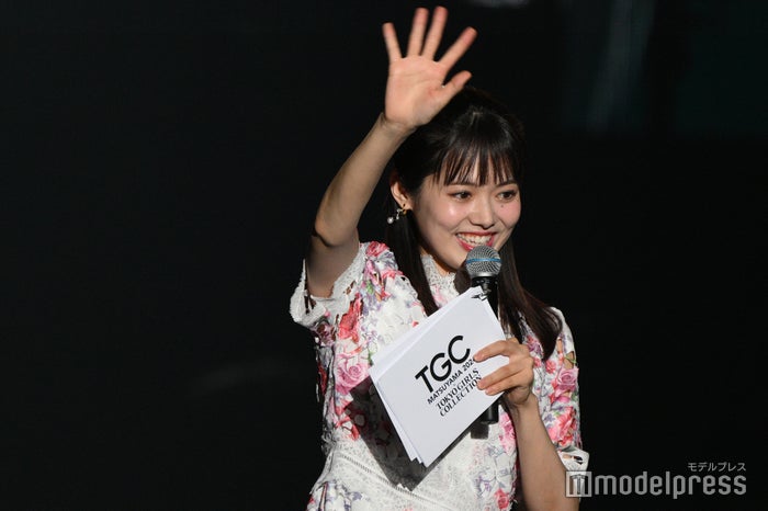 谷尻萌アナ、急遽ランウェイもノリノリ キュートな微笑み輝く【TGC松山2024】 | ニコニコニュース