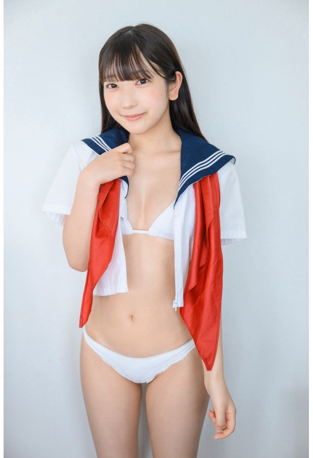 身長148cmグラドル・森くるみ、鋭角なハイレグ水着姿で濡れた美尻強調…大胆ポーズでミニマムグラマーの魅力全開 | ニコニコニュース