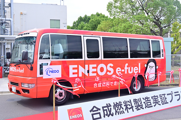 エンジンのままでいい“夢の代替燃料”ついに製造開始 陸海空いける「合成燃料」ENEOSが日本初 | ニコニコニュース