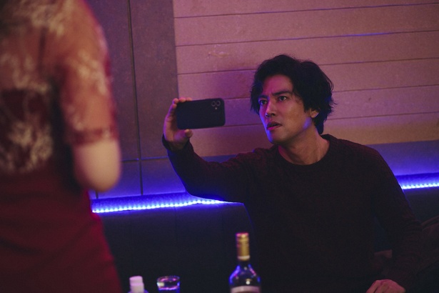 「Qrosの女」の正体に迫る桐谷健太“栗山”…影山拓也“矢口”は人気モデルと半グレの極秘密会ネタを入手＜Qrosの女＞ | ニコニコニュース