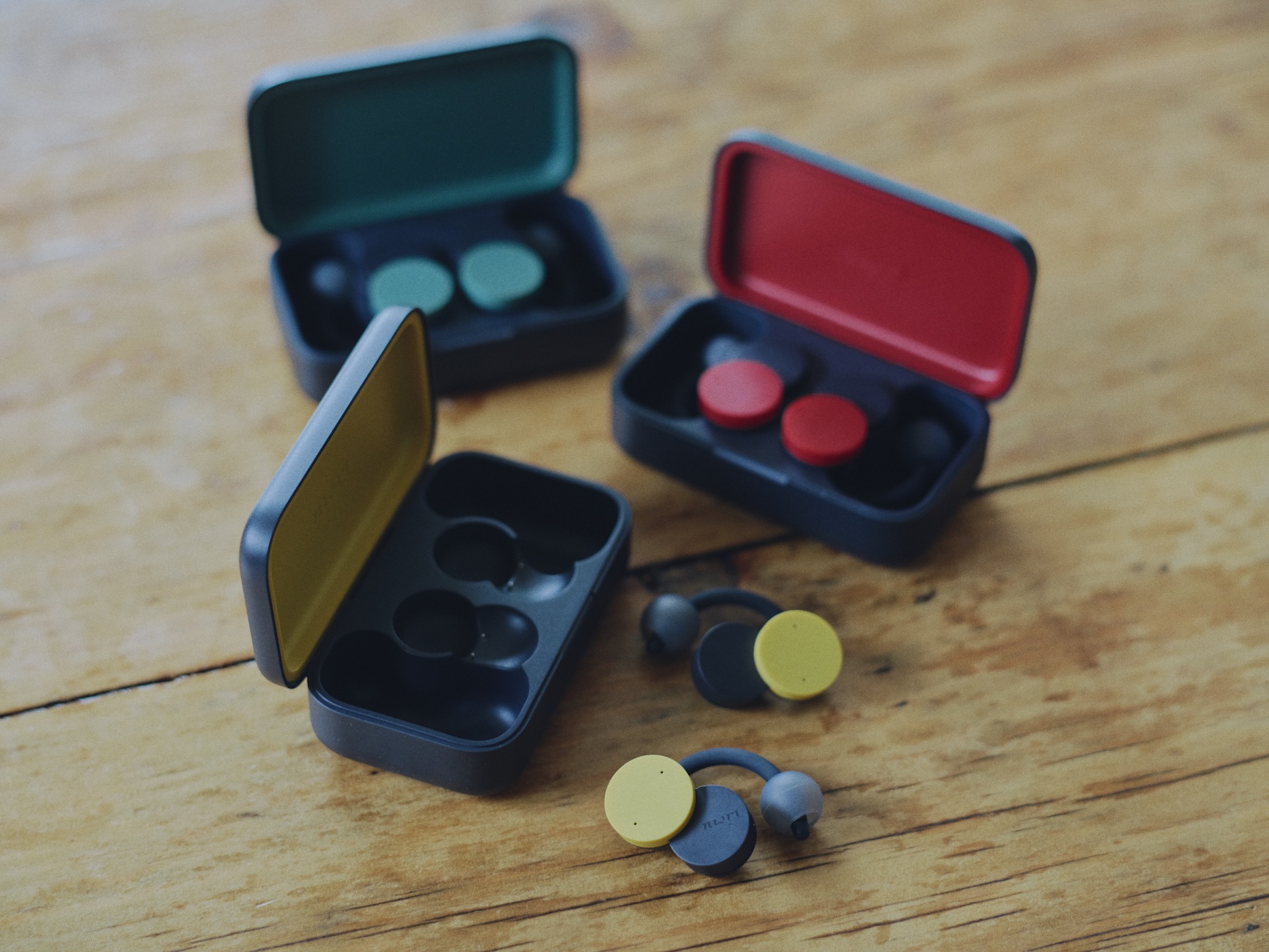 『nwm』から新型オープンイヤーイヤホン3種が鮮烈デビュー ワイヤレスから有線、ネックバンド型まで | ニコニコニュース