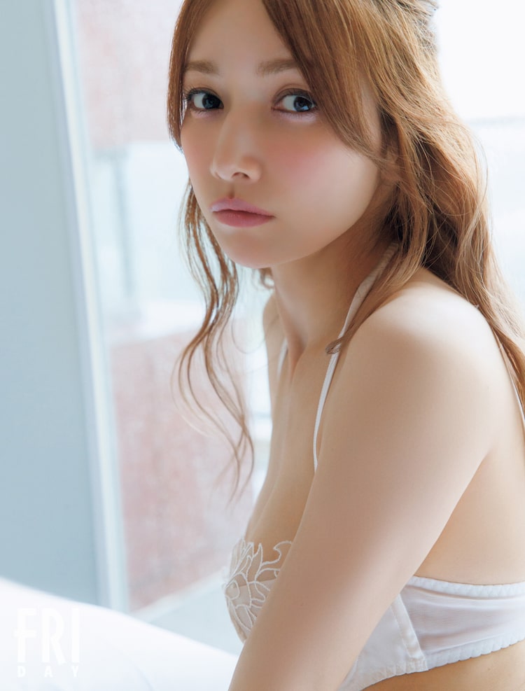 「フライデー」が後藤真希の3年ぶり写真集フィーチャー、iLiFE!那蘭のどかも登場 | ニコニコニュース