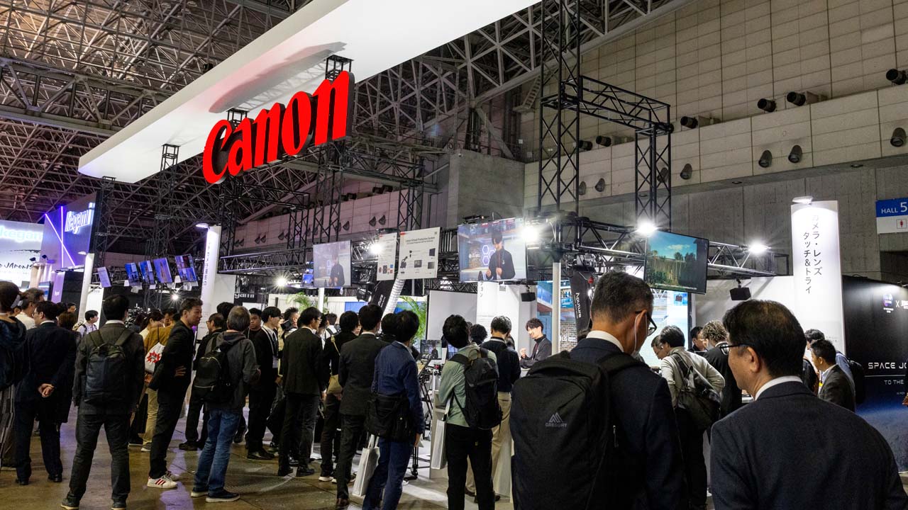 キヤノン：レンズとカメラの新製品や、参考出品のマルチカメラソリューションを展示[Inter BEE | ニコニコニュース