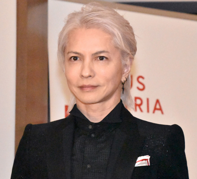 HYDE、B’z・松本孝弘&GLAY・TAKUROとの豪華3ショットを公開 漂うオーラにファンも興奮「日本のロックの頂 | ニコニコニュース