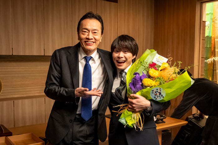 遠藤憲一主演「民王R」万感の思いで撮了 大橋和也のコメントに“素早いツッコミ”も | ニコニコニュース