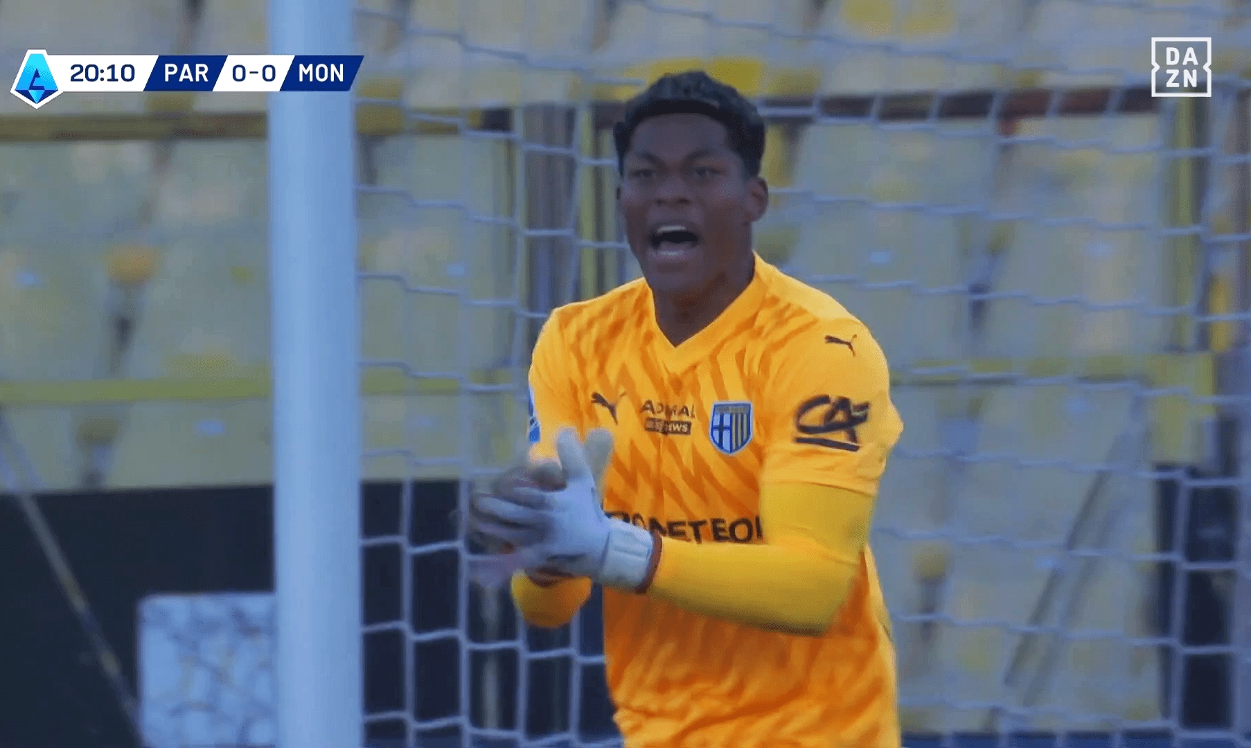 嘘だろ？ 鈴木彩艶が衝撃の“70m超ホームラン級キック”炸裂→「飛びすぎやろ」「まじでえぐい」ファン仰天 | ニコニコニュース