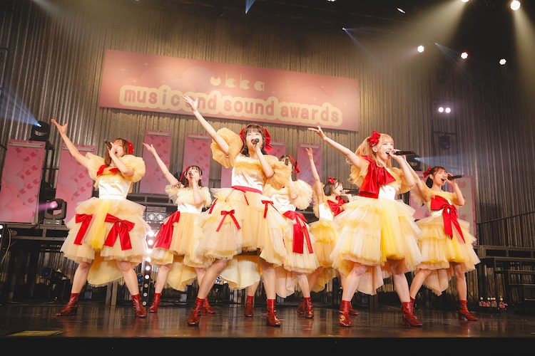 ukka “楽曲大賞ライブ”でファン投票上位20曲を披露、大人びた新曲「TOUTOI」も | ニコニコニュース