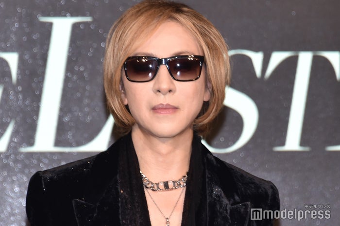 YOSHIKI、3度目となる手術後の容態報告「普通に歩くことができるようになった」精神の治療も | ニコニコニュース