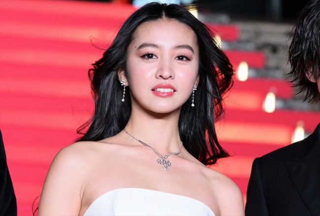 Koki,、美麗白ドレスで登場 演じた“女神”に共感「諦めない姿がすごく輝いていて美しい」 | ニコニコニュース