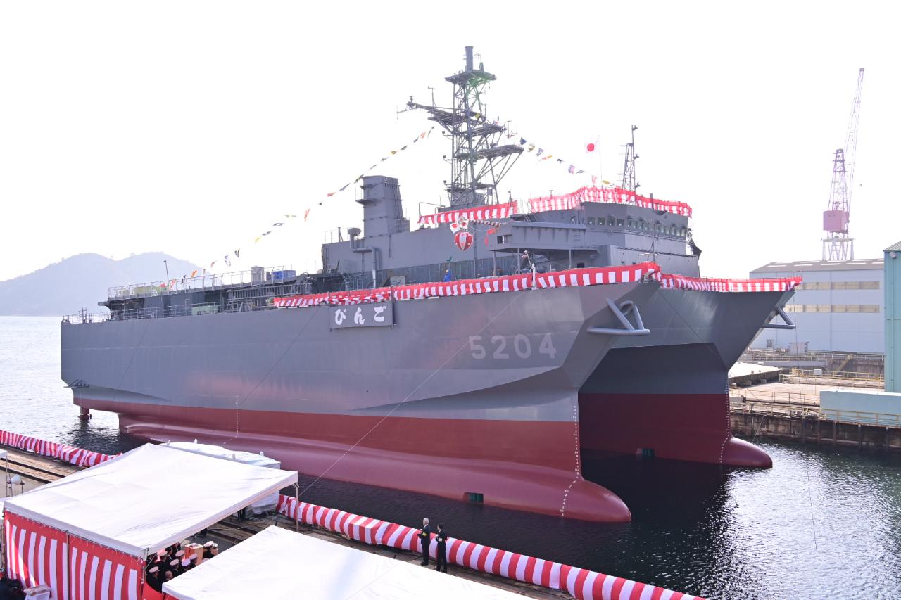 異形の自衛艦「びんご」進水！ 任務は“音響測定” 配備先はどこ？ | ニコニコニュース