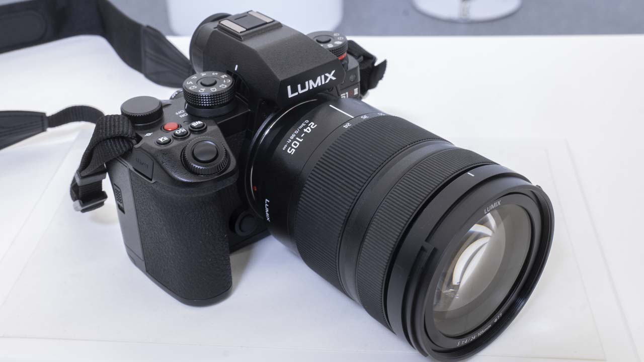 パナソニック、LUMIX「S1R II」発売。4430万画素の描写性能やLUMIX初の8K動画記録に対応 | ニコニコニュース