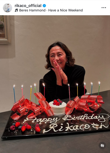 RIKACO、息子たちと「家族でゆっくり」59歳の“誕生日ディナー”を満喫 長男・渡部樹也も祝福「息子さん素敵」「最高 | ニコニコニュース