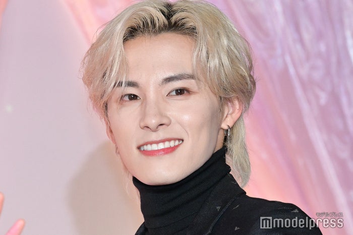 JO1川西拓実、ドジャー・スタジアムでベッツ選手と2ショット披露「少年の顔してる」「泣ける」の声 | ニコニコニュース