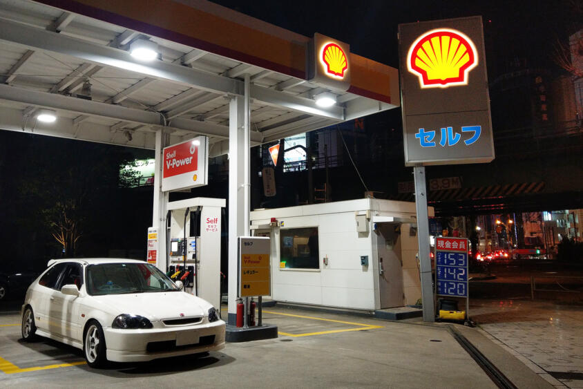 ENEOS派・出光派・コスモ派……ってこだわるクルマ好きがいるけど意味ある？ じつはガソリンはブランドごとの差は基本存 | ニコニコニュース