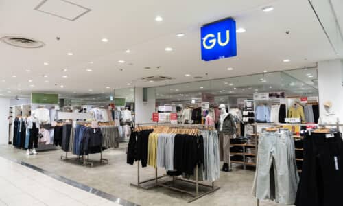 「羽織るだけで垢ぬけ」GU“2290円メッシュシャツ”が大人気！「1日おきに着ています」「オサレだ」 | ニコニコニュース