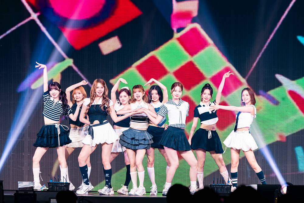 NiziU初の香港単独公演、熱狂ファンコンで魅了 広東語歌唱サプライズも | ニコニコニュース