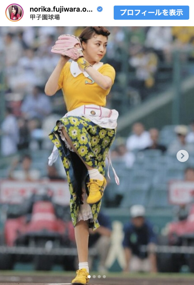 藤原紀香、サザエさん姿で甲子園始球式に登場 青春の地で感謝の一投 | ニコニコニュース