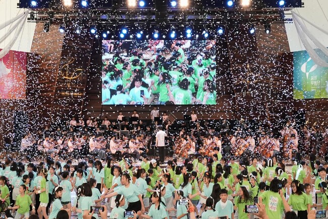 エル・システマジャパンの東京子どもアンサンブル、相馬子どもコーラス、舞鶴子どもコーラスのメンバーが韓国芸術文化教育振興 | ニコニコニュース