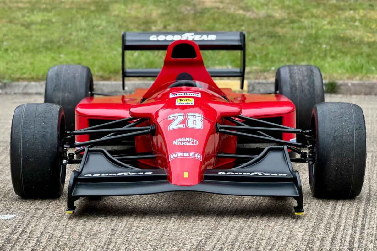 “黒歴史F1”のジュニアカーがまさかの低落札！フェラーリ642の悲運 | ニコニコニュース