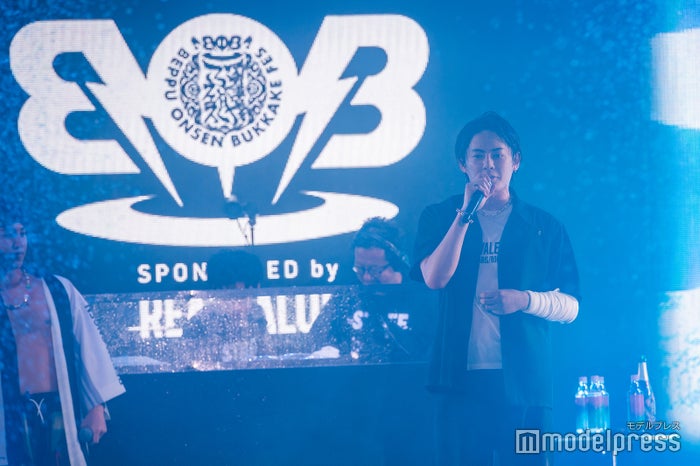 再手術の三崎優太氏、ギプス姿で音楽フェス出演「今日ここに来るかどうかめっちゃ迷った」【BOB2025】 | ニコニコニュース