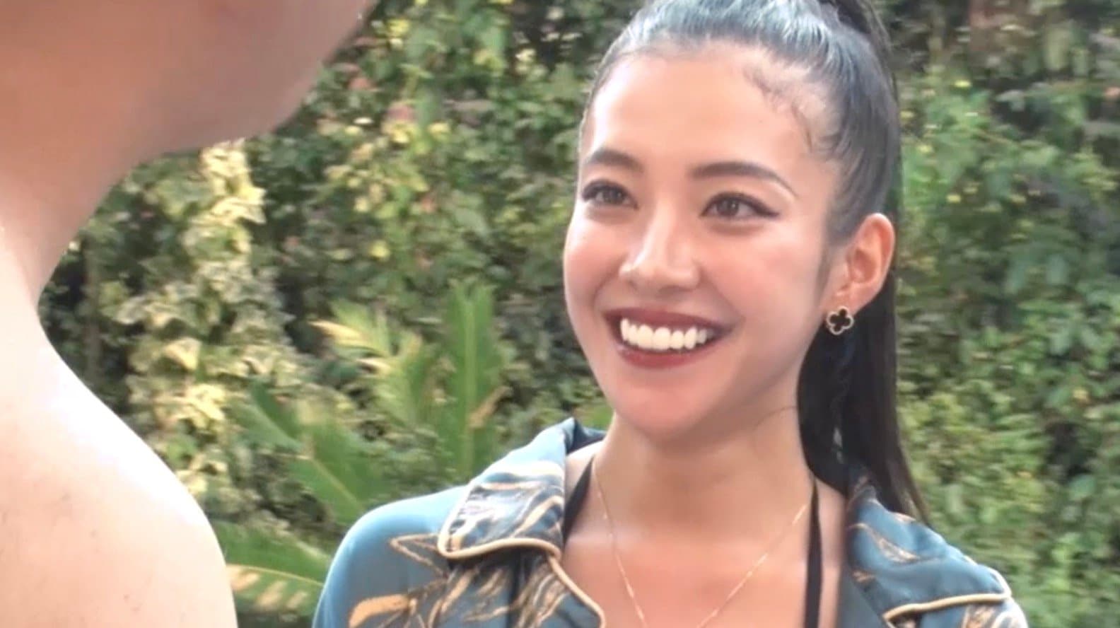 クロちゃん、“彼女候補”恋リア常連のモテ美女の水着姿に大興奮 | ニコニコニュース