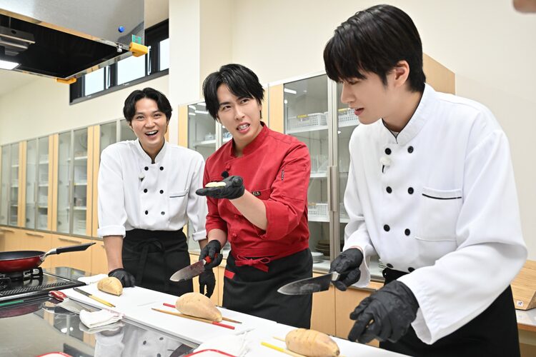Snow Man宮舘涼太＆深澤辰哉、料理で磯村勇斗の誕生日をお祝い | ニコニコニュース