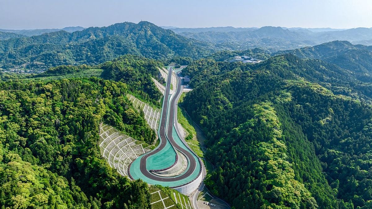 年収3億円の経営者が｢フェラーリ｣で爆走…｢ワインだけで250万円が飛ぶ｣千葉の山奥に爆誕した"遊び場"の正体 | ニコニコニュース