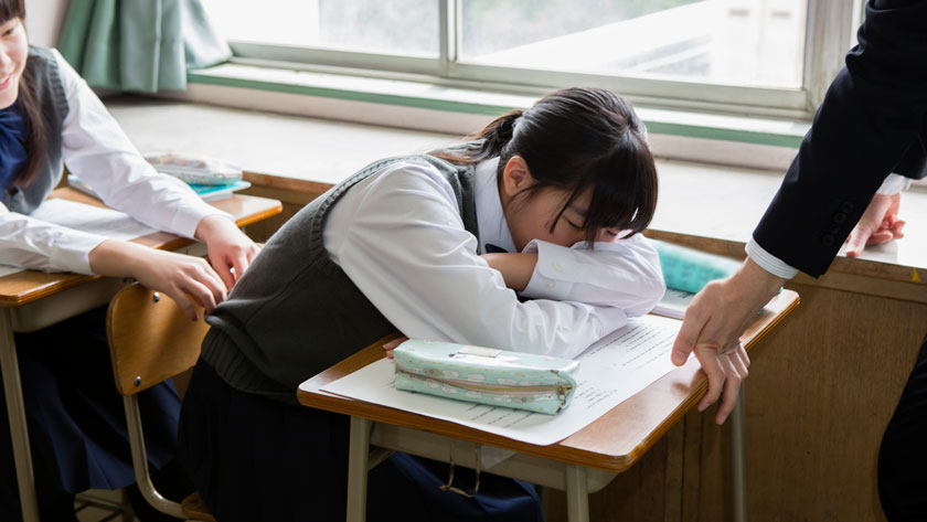 高校生は年間7300分居眠りをしている 居眠り撃退の効果的な方法は？ ニコニコニュース