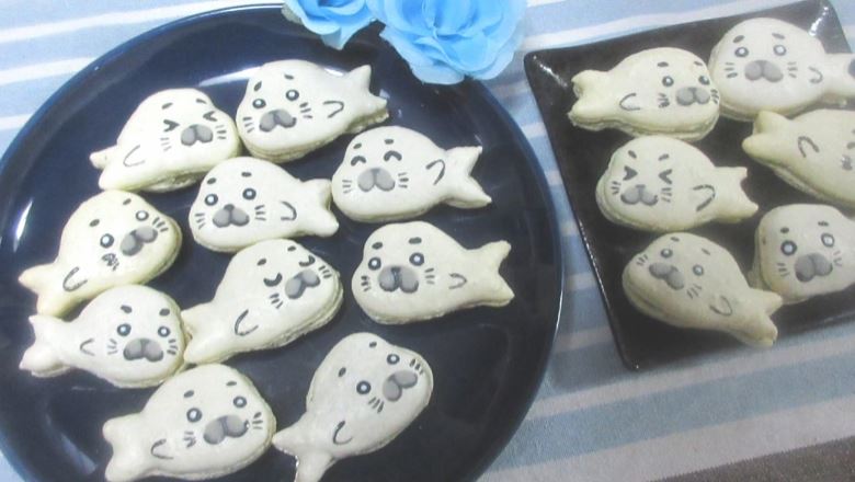 『少年アシベ』の赤ちゃんアザラシ“ゴマちゃん”をマカロンでつくってみた。形をキレイに再現し、表情のバリエーションも豊か | ニコニコニュース