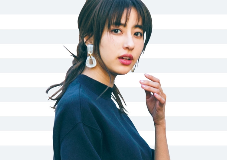 GUのネイビースウェットにはチャコールタイツ合わせが素敵♡オシャレな休日コーデ | ニコニコニュース