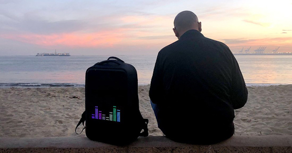 512個のLEDライトが自在に光るド目立ちバックパック「VENUKI」 | ニコニコニュース