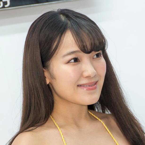 天木じゅん、“絶対領域”から太ももあらわ…！“ミニスカ”ゴルフウェアshotに「見惚れる」「綺麗なお姫様」 ニコニコニュース