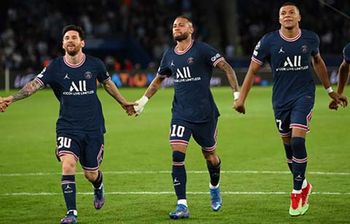 「最強！」PSGが誇る“MNM”トリオたちの半裸ショットに大反響「役者が勢揃い」 | ニコニコニュース